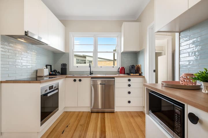 3br Cozy Cottage - Minutes From Torquay's Beaches - Torquay