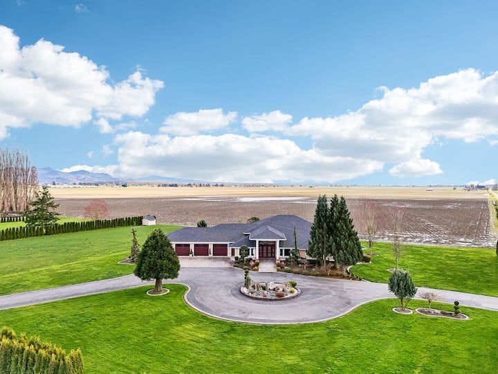 New Skagit Tulip Farm Estate 3 Beds 2 Baths - Bay View, WA