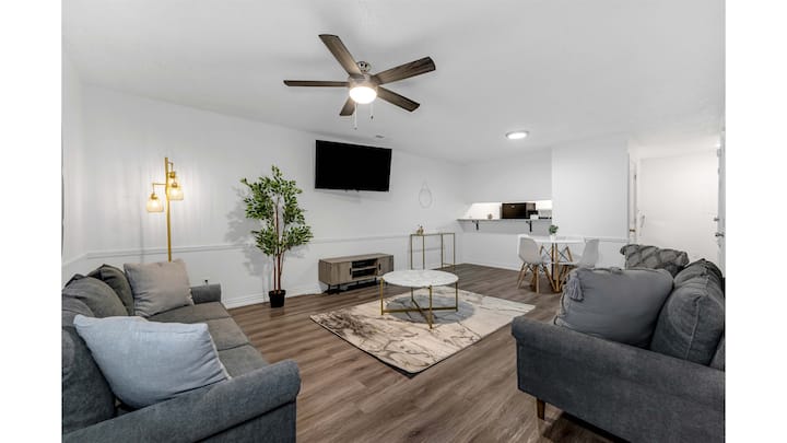 Cozy 3bd Near New Walmart Hq | Free Parking - Bentonville, AR