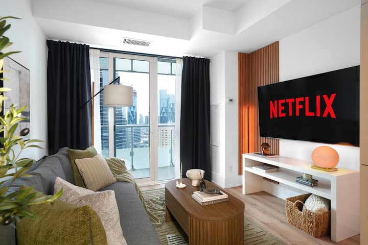 Chic 2br: Cn Tower View/parking/pool/hot Tub/gym - Toronto
