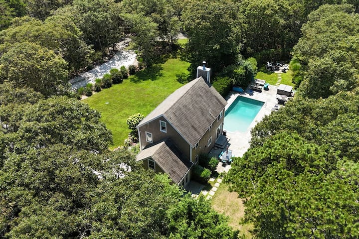 4-br, Hot Tub, Wifi, Ac, Fire Pit. No Pets. - Oak Bluffs, MA