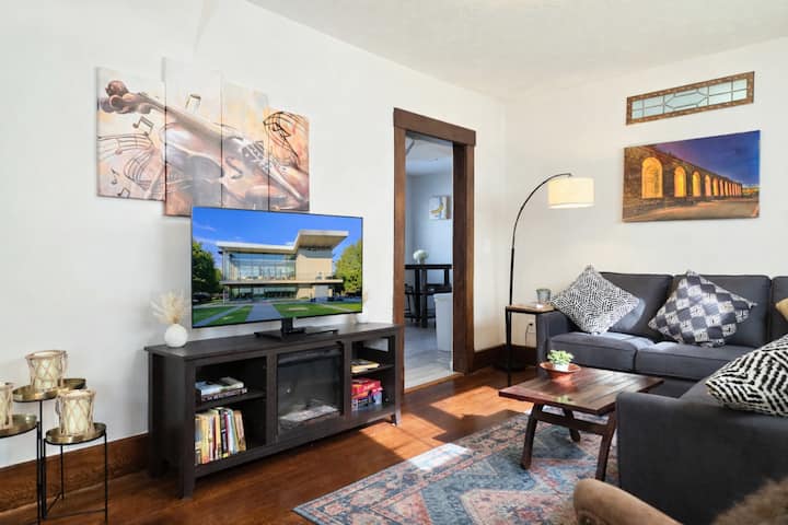 Classy Oberlin Stay | Near Dining, Shops & College - Grafton, OH