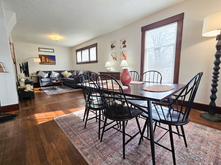 King Bed-sleeps 11-close To Dwntwn Shops & Dining - Grafton, OH