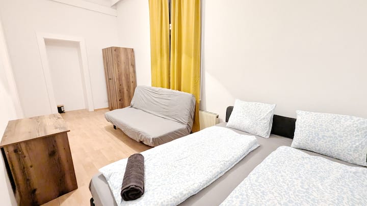 Spacious Rooms - 15 Min From Airport & City Center - Wien