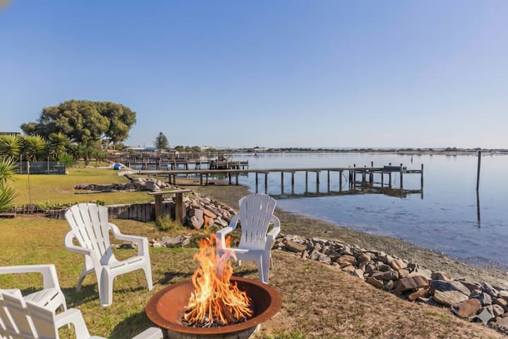 Mundoo Waters—tranquil Waterfront Haven With Jetty - Hindmarsh Island