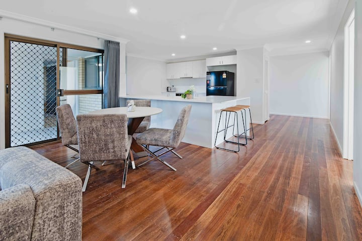Newly Renovated 3b2b House-family Friendly - Brisbane