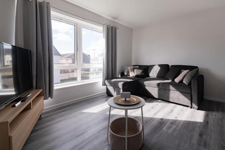 Snug Modern Home In Renfrew - Paisley