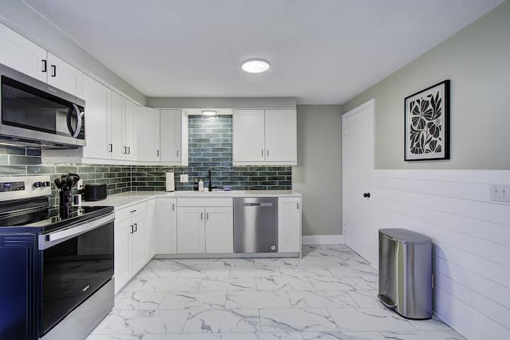 Updated Two Bedroom | W/ Garage - Canton, OH