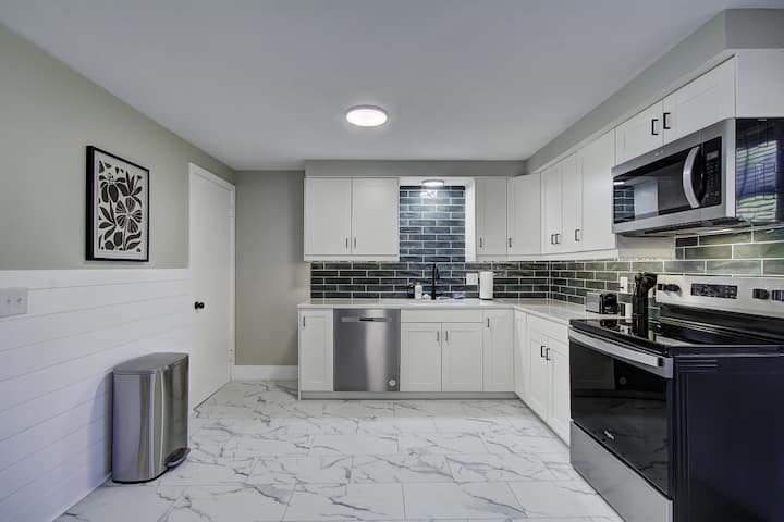 Updated 2 Bedroom | Cak Airport - Canton, OH