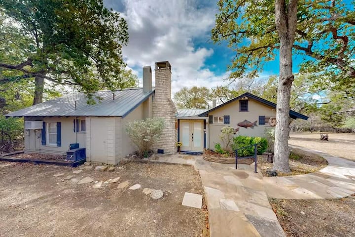 Cozy 2br Cabin | King Bed, Bunks, Fire Pit & Bbq - Hunt, TX
