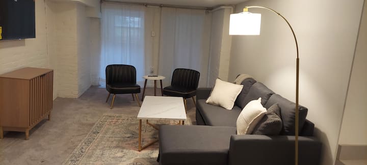Spacious English Basement Retreat In Adams Morgan - Downtown, DC