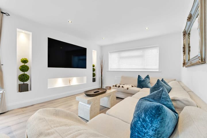 Charmandene: 5-bedroom Villa With Pool & Large Sec - Bristol