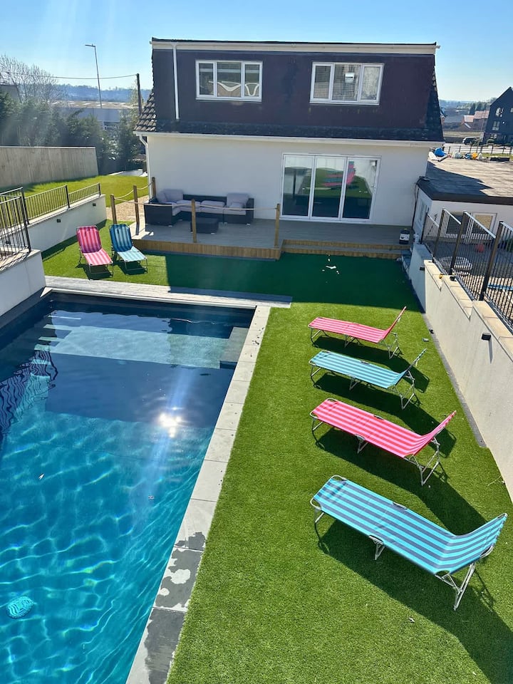 Charmandene - Luxury 5-bed - With Pool - Bristol