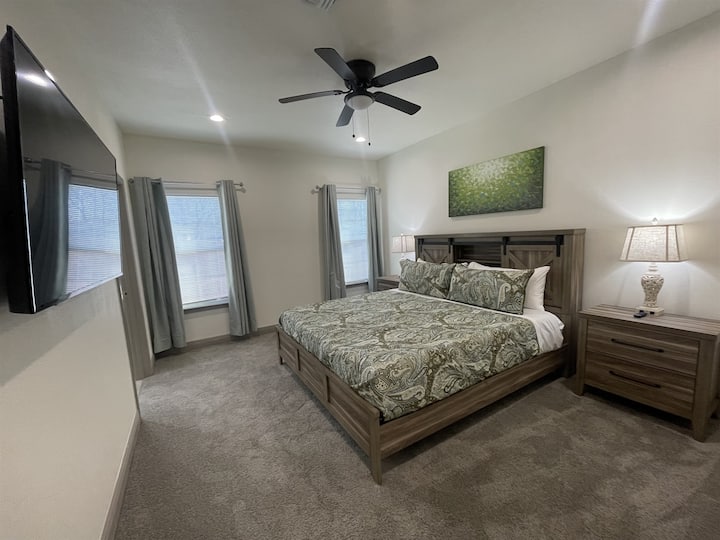 Perfect For Easter Weekend | 3br - Book Now! - Universal City, TX