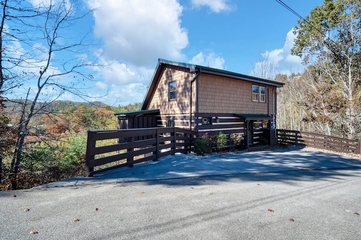Skybox | 3 Br/ 2 Ba, Sleeps 8 - Townsend, TN