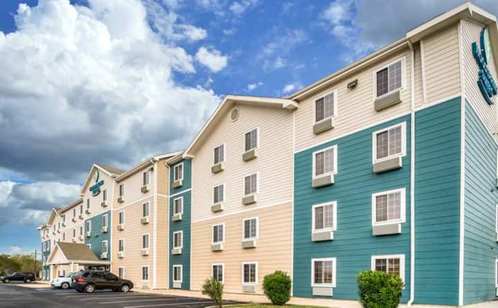 Suites Near Downtown Corpus Christi | Pet-friendly - Corpus Christi, TX