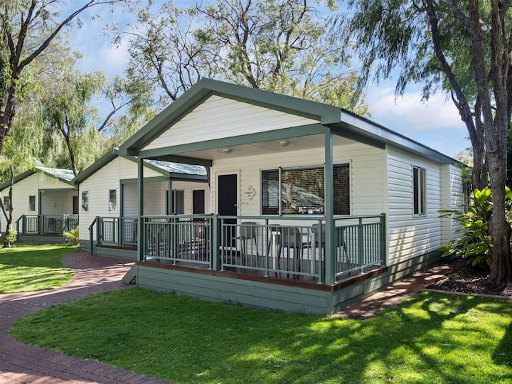 Superior 2 Bedroom Spa Chalet - Broadwater