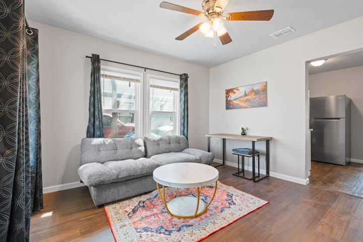 Stylish 1-bedroom Retreat In Fort Worth - Fort Worth, TX