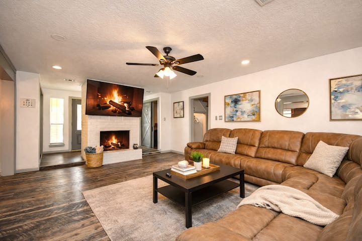 Lux Home W/ Heated Pool & Spa: 30 Min To Downtown -