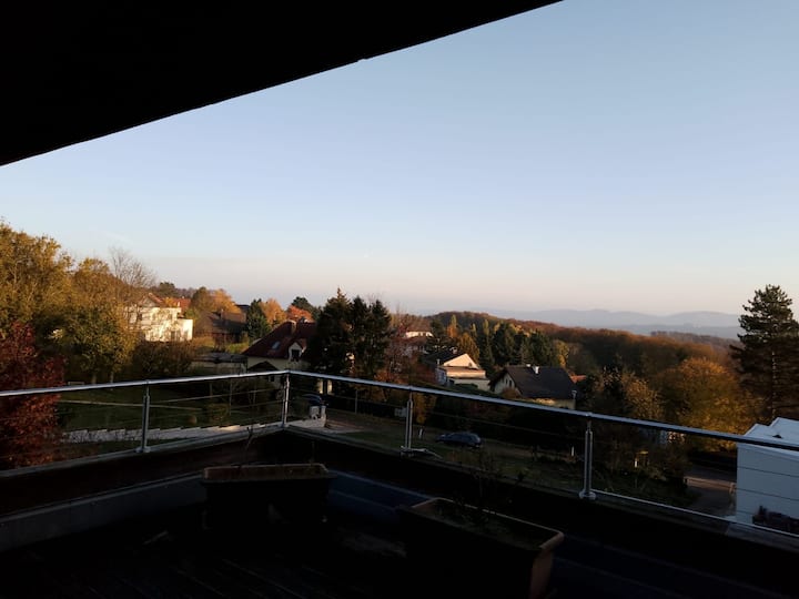Appartement Confortable Avec Terrasse, Vue Panor - Stockerau