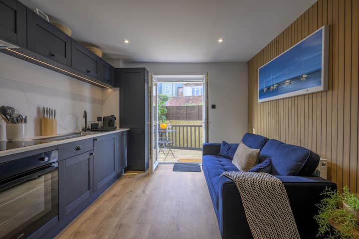 Hidden Snug On Lymingtons Quay - Smugglers Retreat - Lymington