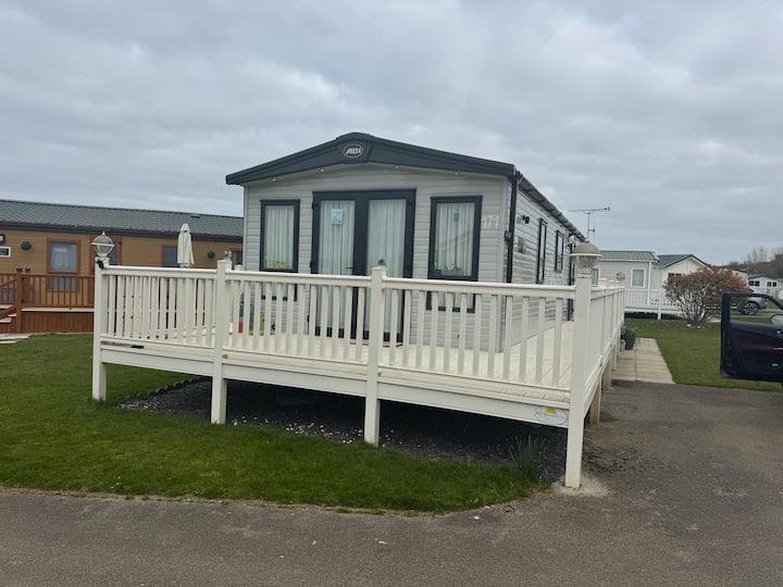 Luxury 2 Bedroom Van Linen Included Pets Go Free - Hunstanton