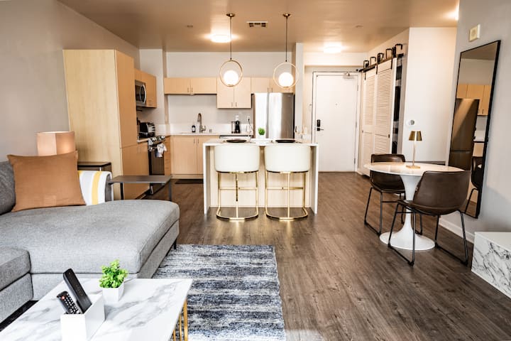 Luxe 1br Dtla Stay W/ Gym, Workplace And Fast Wifi - Los Angeles, CA