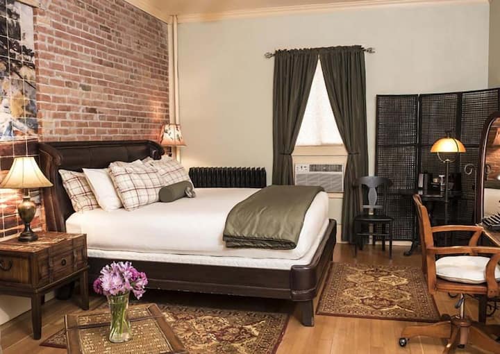 Stylish Stay Near Cody Rodeo & Yellowstone Gateway - Cody, WY