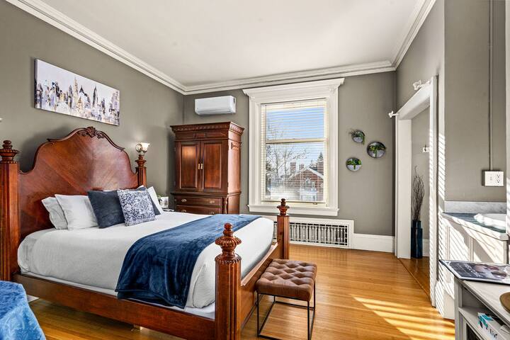 Park Avenue Suite W/ Jacuzzi & Fireplace - Duluth