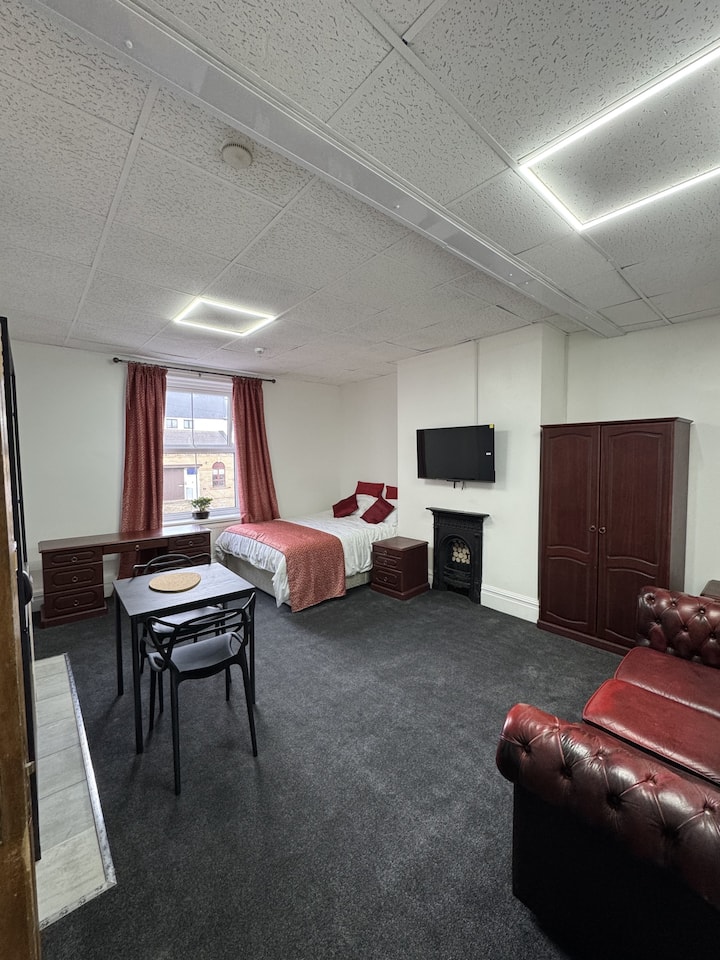 Executive Studio Apartment - Mirfield