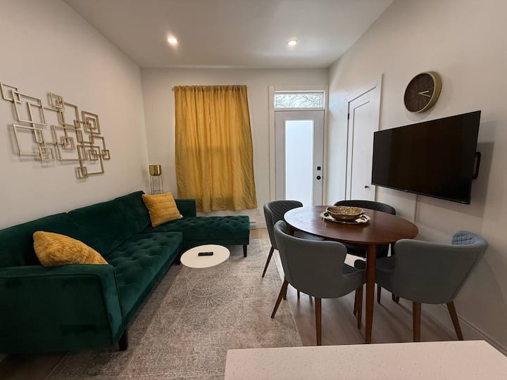 Montreal's Downtown Glow & Go  2br Apartment - Montréal, QC