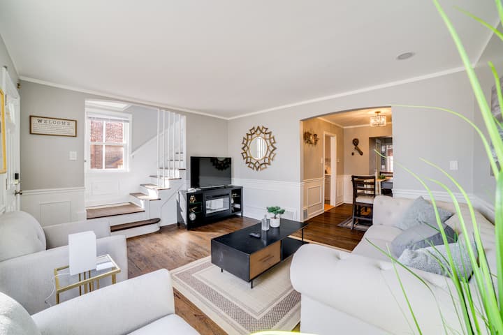 2 Mi To Calumet Park & Beach: Windy City Escape! - Chicago, IL