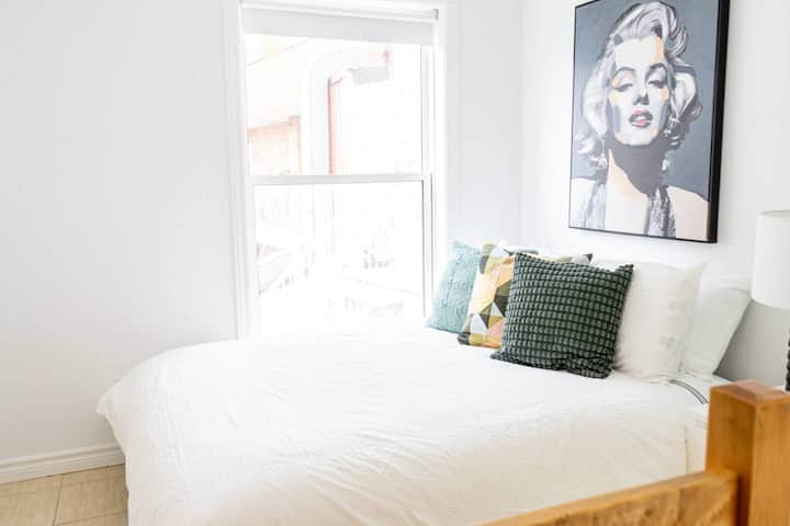 2 Floors Apartment Rent Downtown - Free Parking - Québec, QC