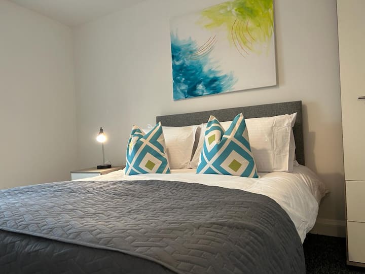 Entire 2 Bed Modern Apartment - Kirkcaldy