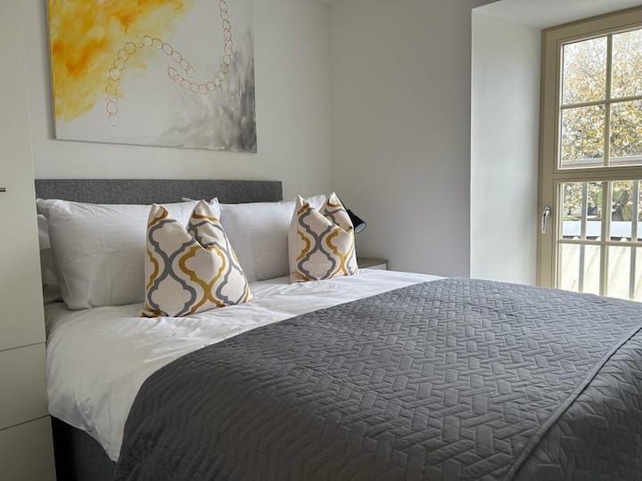 Entire 2 Bedroom Modern Apartment - Kirkcaldy