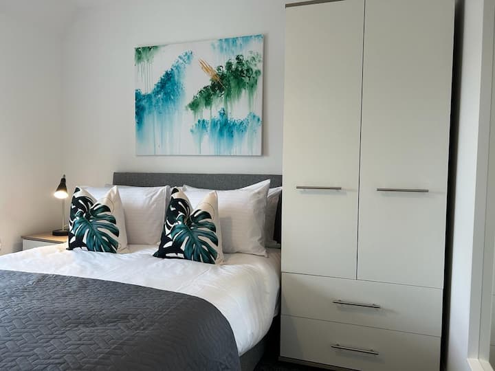 Entire 2 Bed Modern Apartment - Kirkcaldy