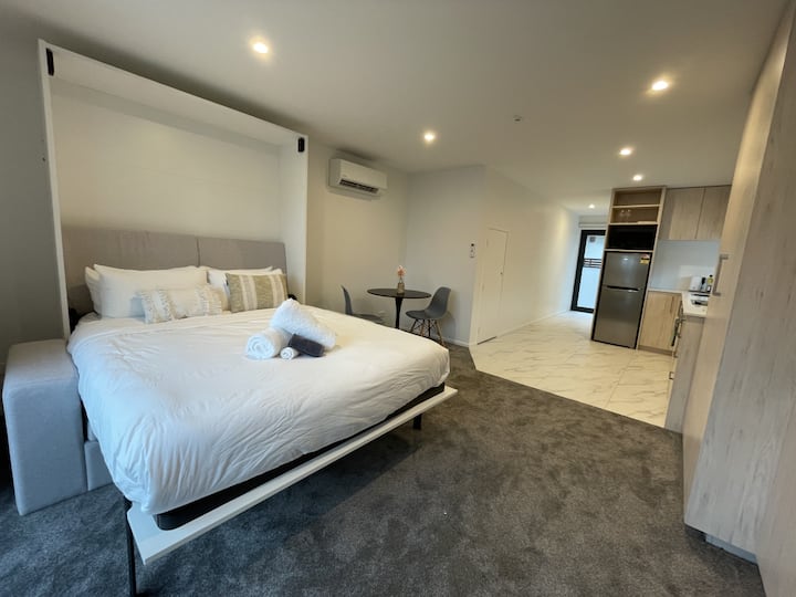 Sunny Studio Sanctuary – Bath Street Stay - Christchurch