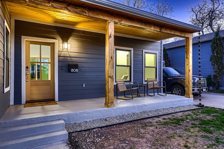Historic Remodeled Bungalow-walk To Everything Gt - Georgetown, TX