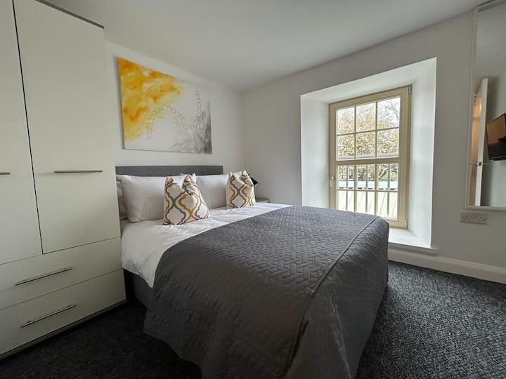 Entire 2 Bedroom Modern Apartment - Kirkcaldy