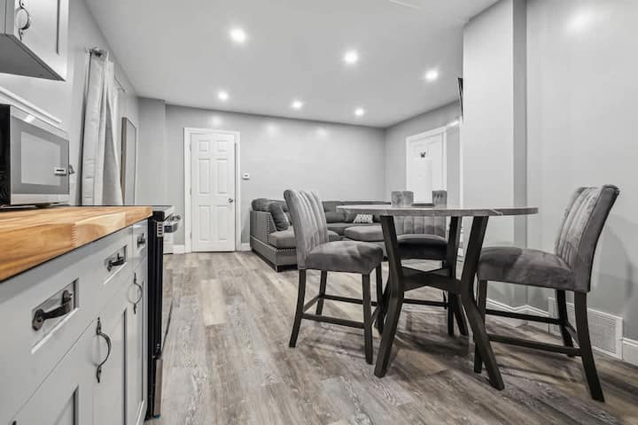 Quaint 1br,1ba Near The Falls - Niagara Falls, NY