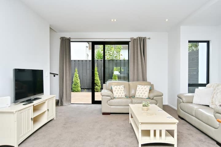 City - Comfort, Private & Parking- Long Stay Deals - Christchurch