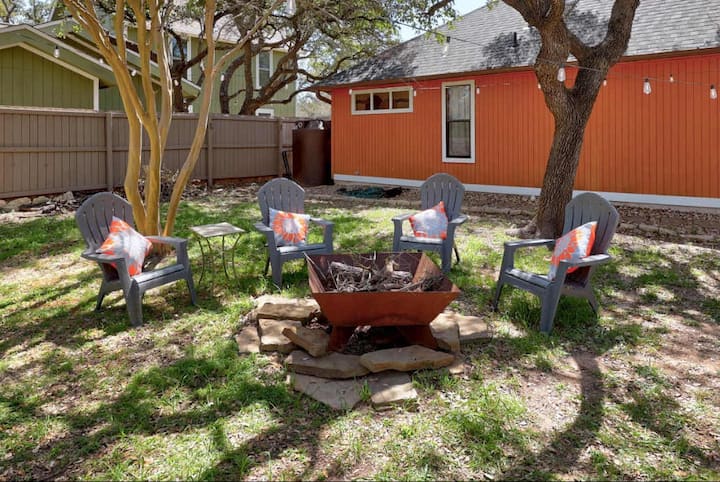 Stunning Lake Travis Retreat In Austin - Lakeway, TX