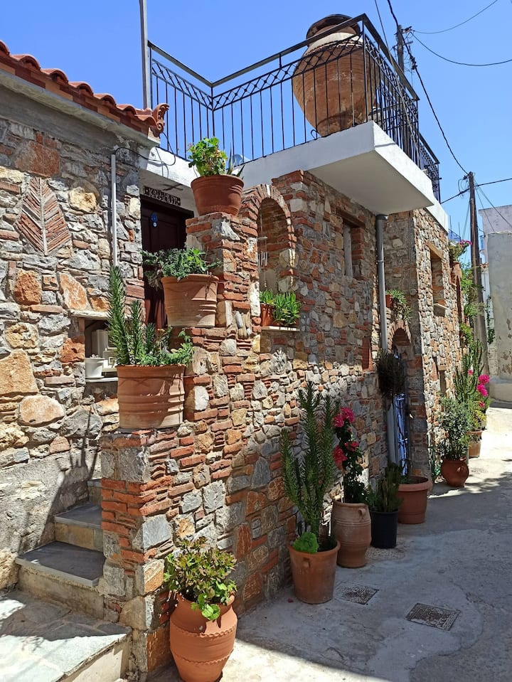 La Petite Maison En Pierre De Kyra – Confort, Char - Skiathos