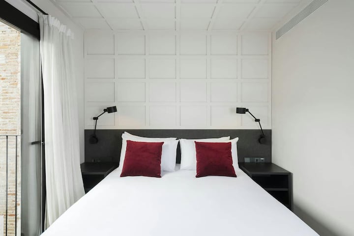 Amazing Hotel Room | Yurbban Ramblas Boutique - Barcelona