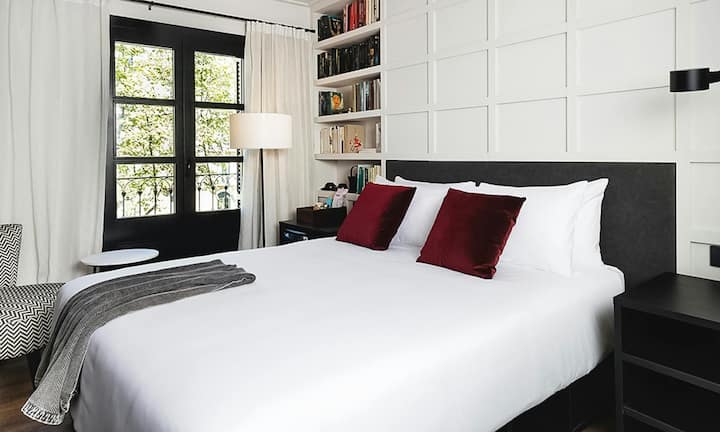 Hotel Room With Views | Yurbban Ramblas Boutique - Barcelona
