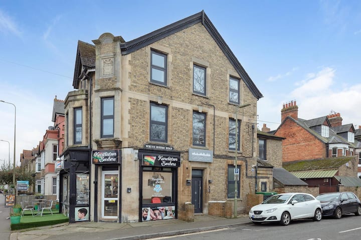 Private Apartments Complex In The Heart Of Oxford - Oxford