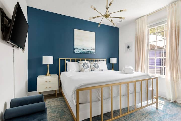 Wilhelmenia King 2br Near Bars And Dining - Charleston, SC