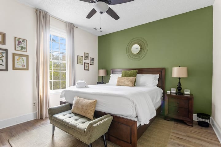 Wilhelmenia Suites • 4br Near King • Sleeps 12 - Charleston, SC