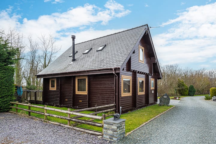 Gower Cabin - Scandinavian-style Retreat - Anglesey