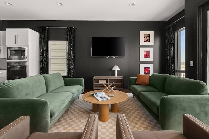 A11 ~ 12 Beds On 12 South In Gulch ~ New Remodel - Nashville, TN